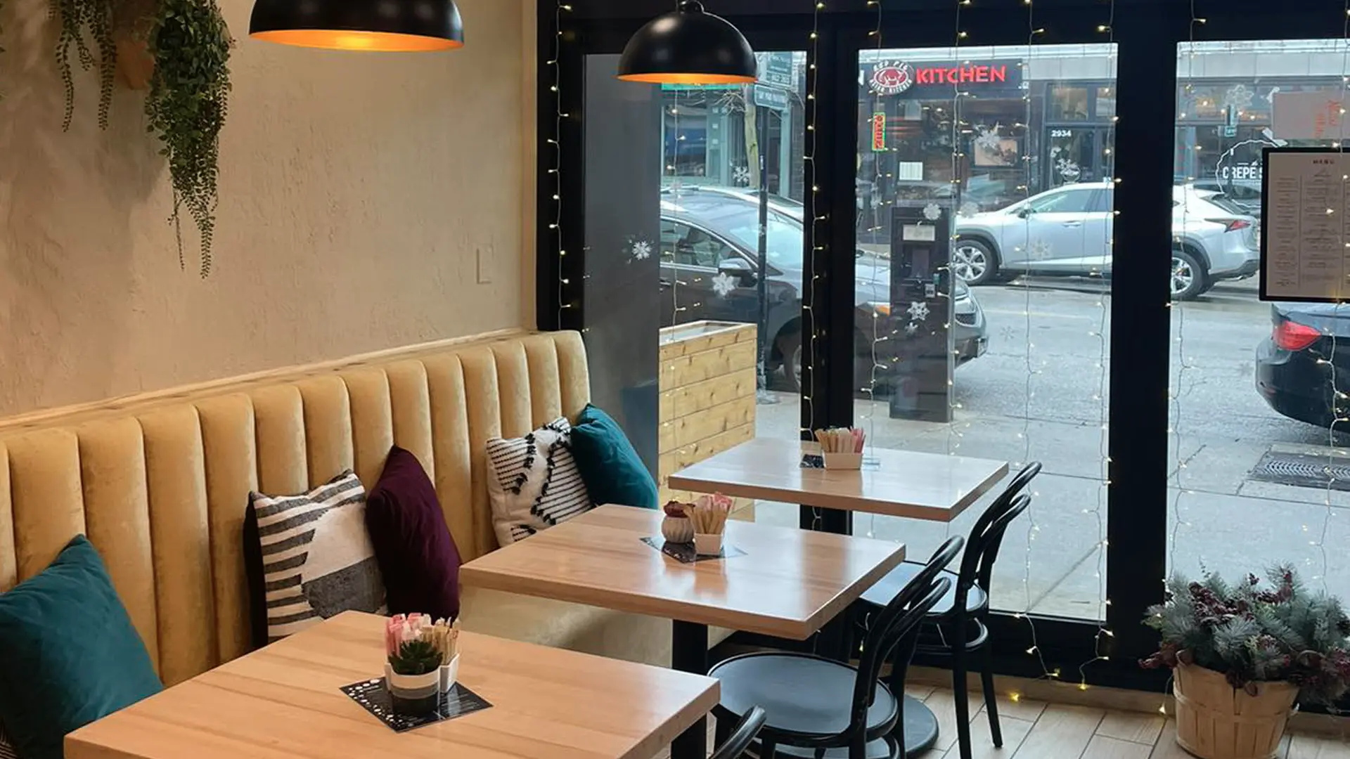 Cafe Korzo Lakeview Chicago. Spice your walk with Korzo!